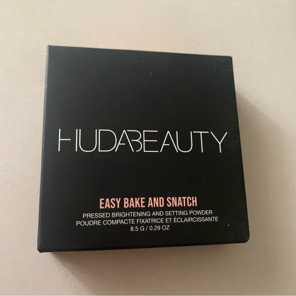 HUDA BEAUTY | Makeup | Hudabeauty Easy Bake And Snatch Pressed Brightening And Setting Powder ...